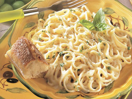 Linguine with Creamy Alfredo Sauce Recipe - AOL