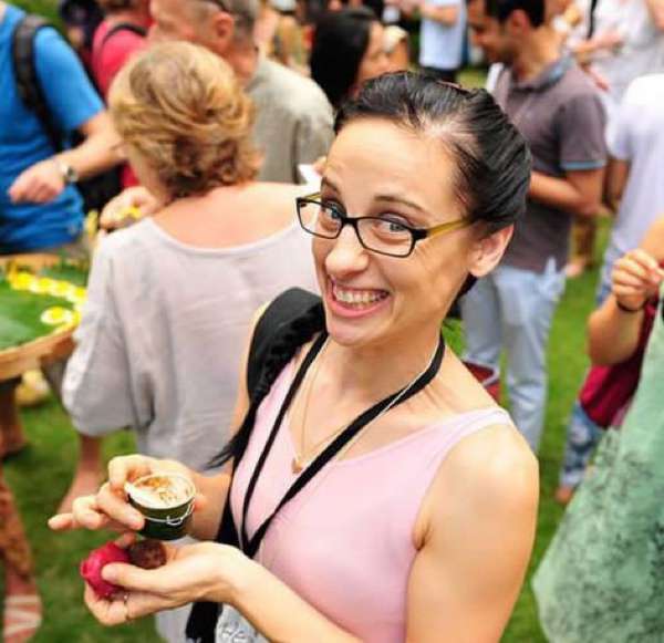 helen est sur Couchsurfing ! | Couchsurfing