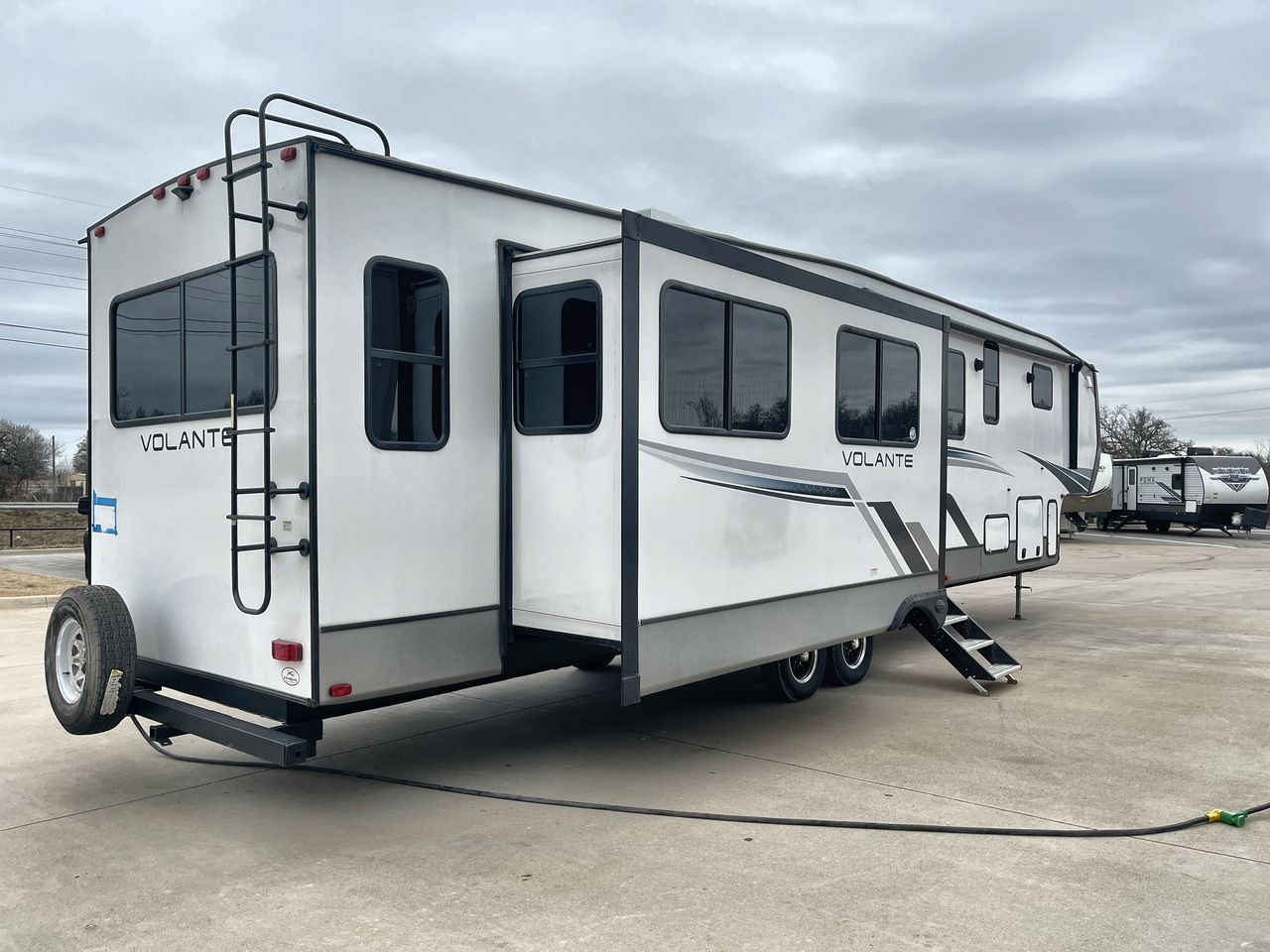 2023 KEYSTONE VOLANTE 375MD for sale in Cleburne TX 4YDFVLU25P6360278