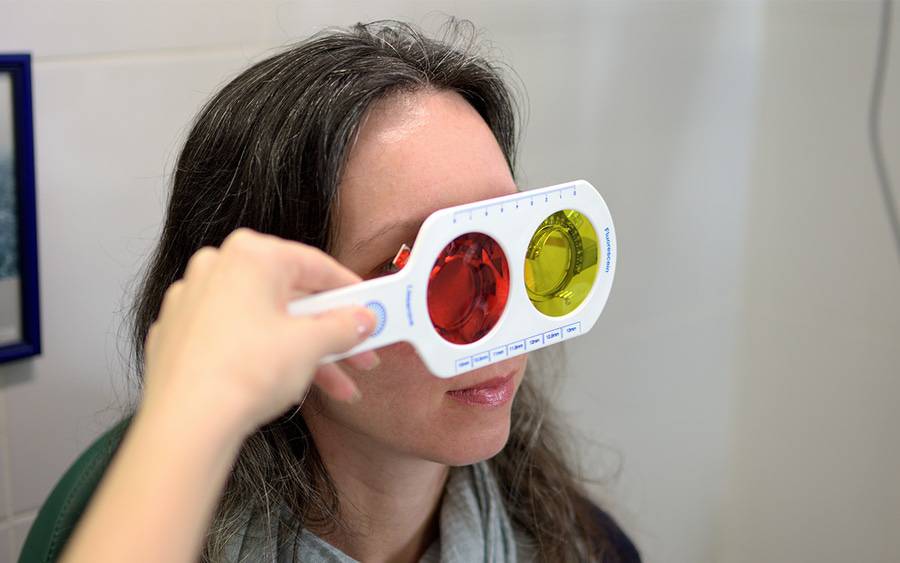 Detects red-green color blindness