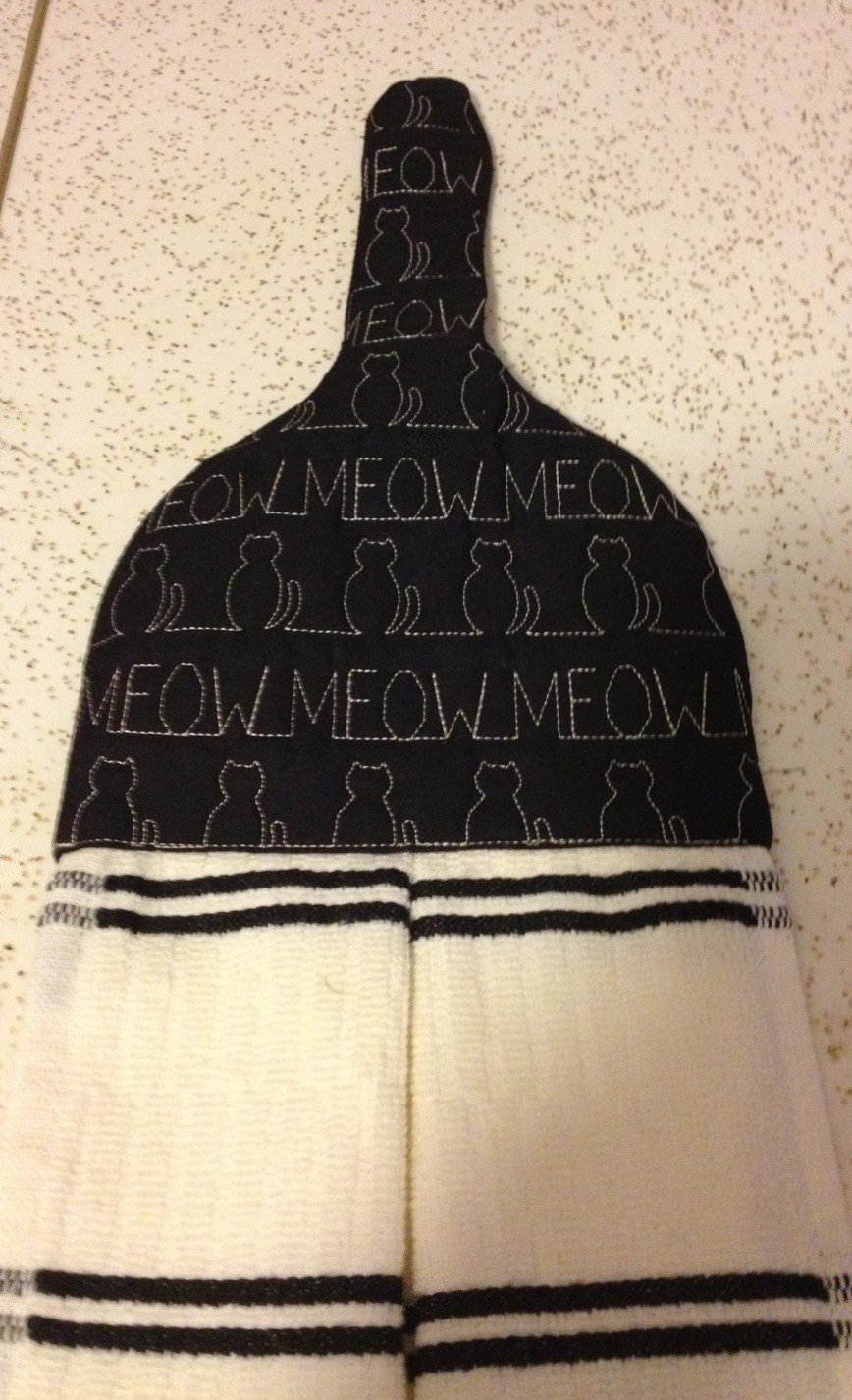 embroidery in the hoop Towel topper Meow Quilting