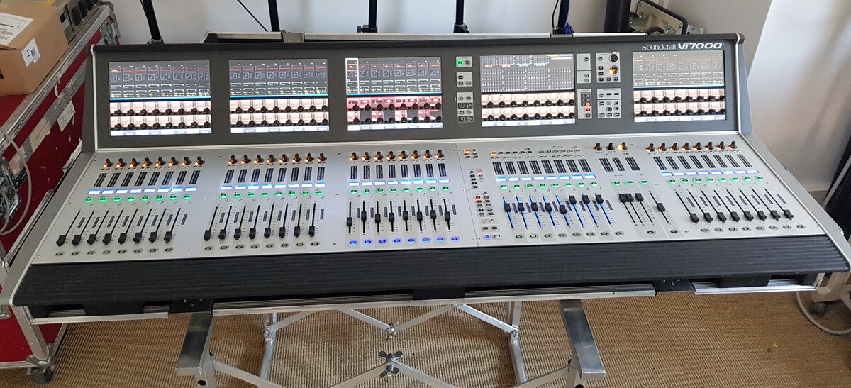 Soundcraft Vi7000