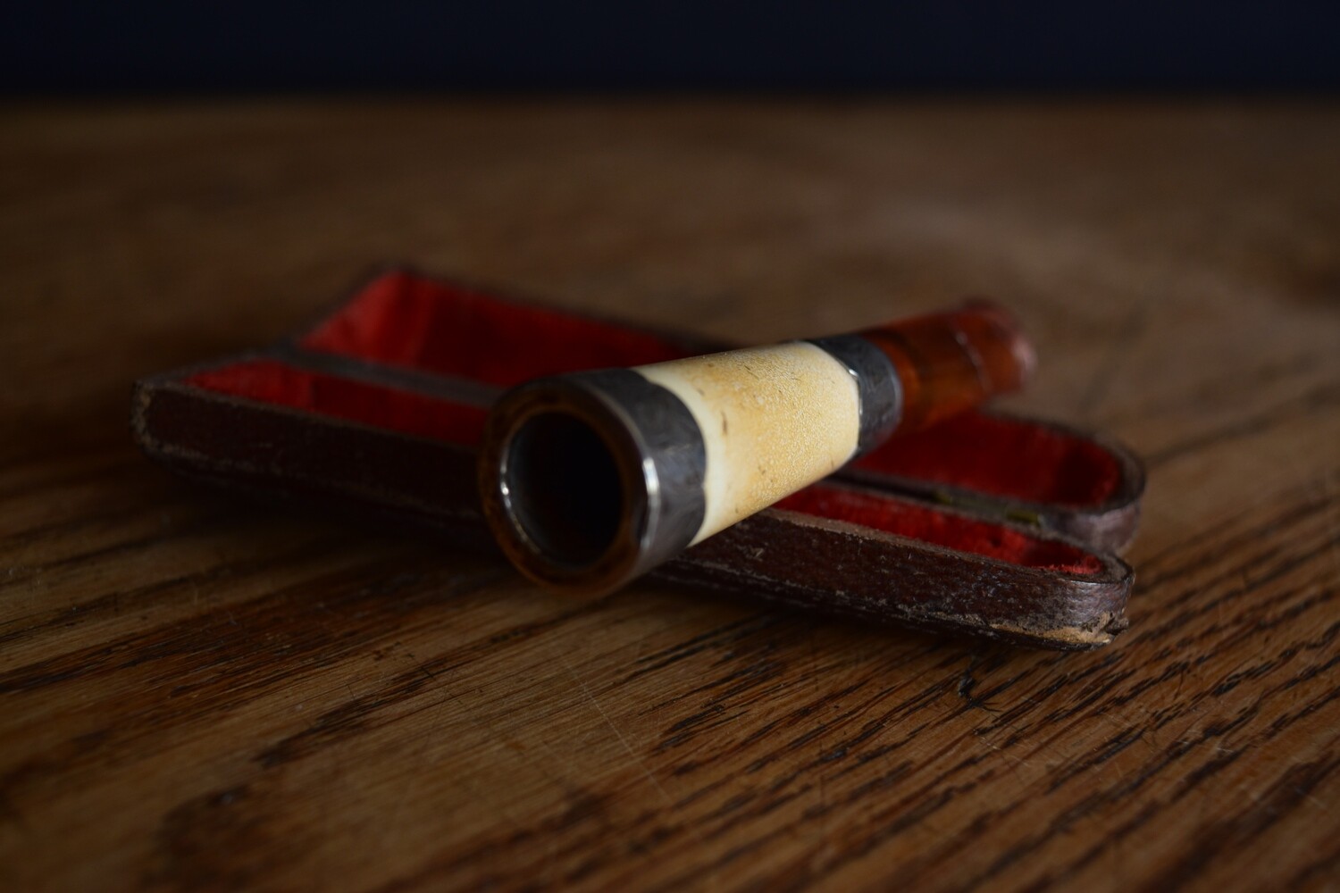 Cased Silver Tipped Rounded Cheroot Holder