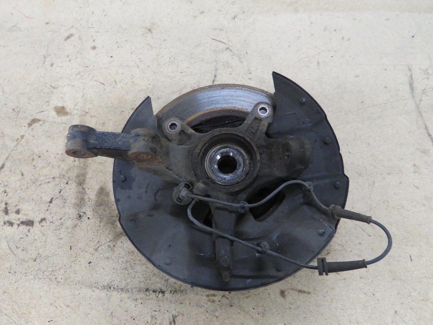 Honda Civic Type R FN2 Passenger left front Hub and ABS Sensor