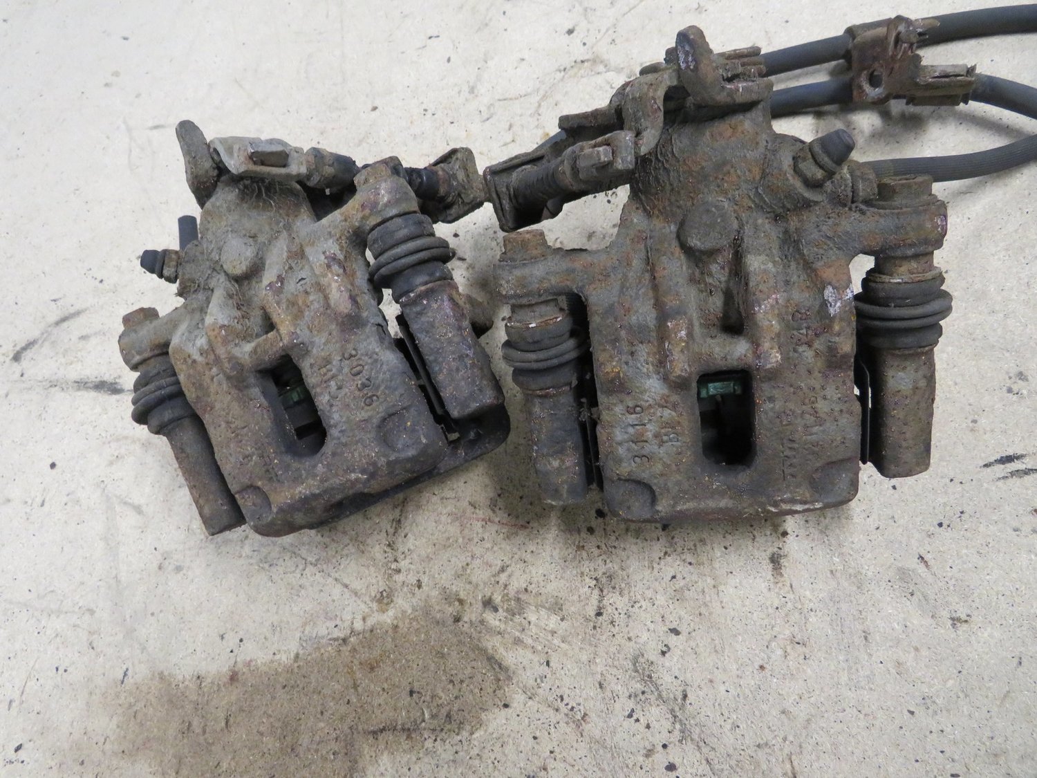 Honda Civic Type R FN2 Pair of rear Calipers with pads and Carriers