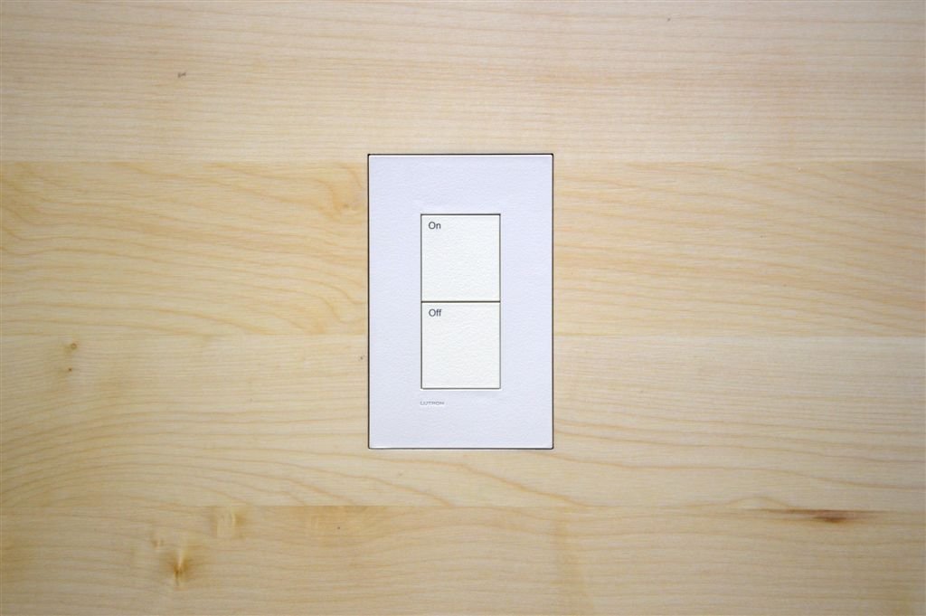 Lutron® Palladiom® Wall Smart UK/Solid SurfaceWallMount