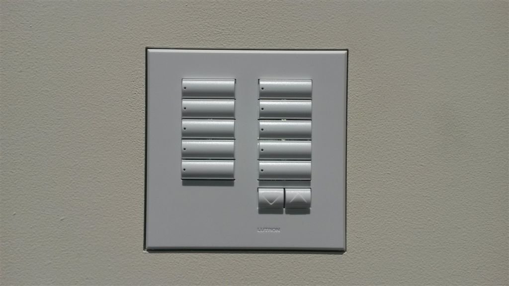 Lutron® seeTouch® WallSmart UK/NewConstructionWallMount
