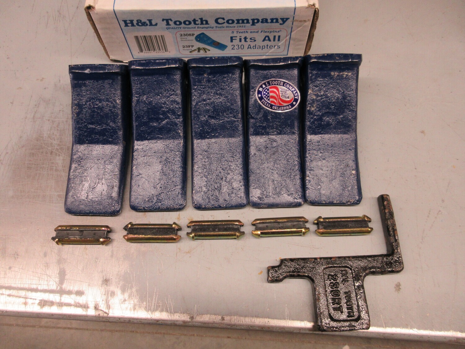 BACKHOE BUCKET TEETH DIGGING TEETH AND PINS (Set of 5) (23, 230, 230SP ...