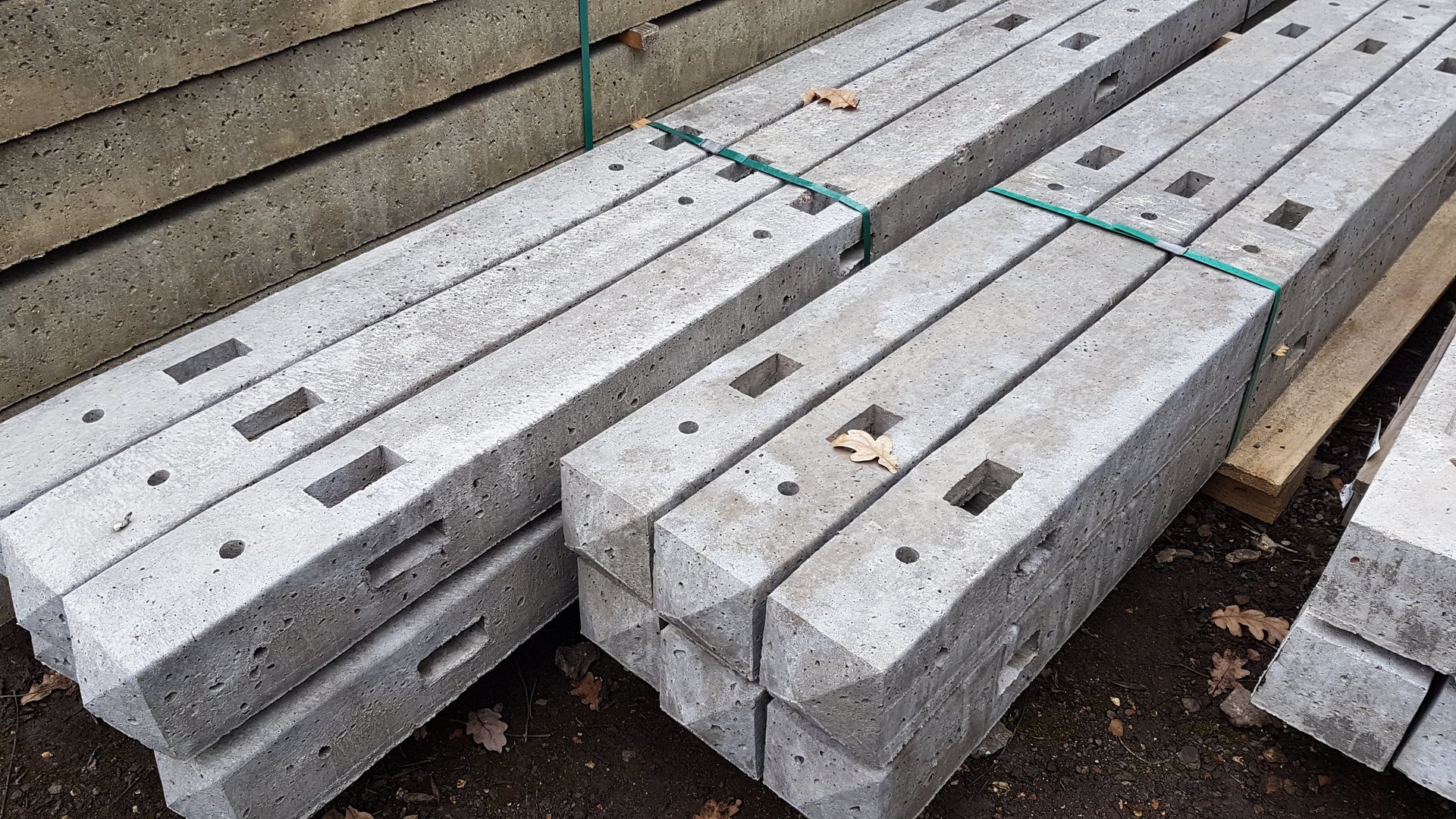 SUPREME MORTICE CONCRETE POSTS - CORNER