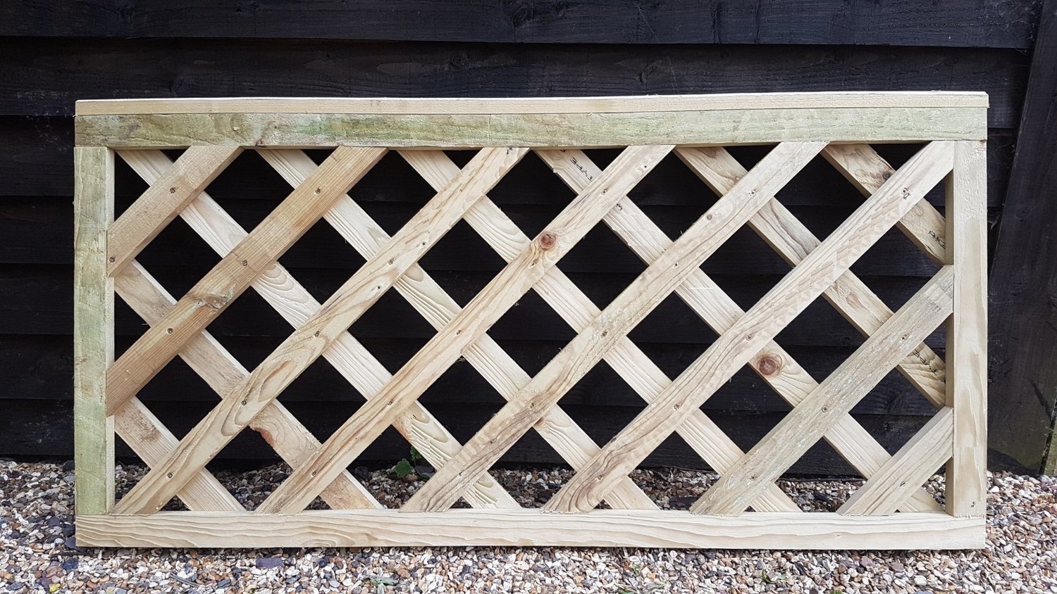 Diamond Trellis 25x50 Frame - 25x50 Rail 1.830m Long