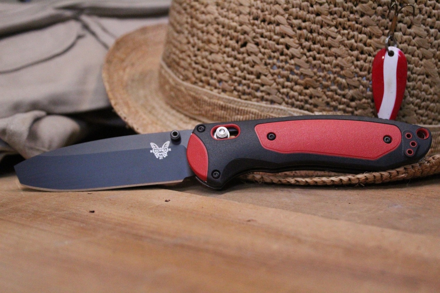 Benchmade Boost 3.43" AXIS-Assist Knife / Black-Red / Black 3V ...