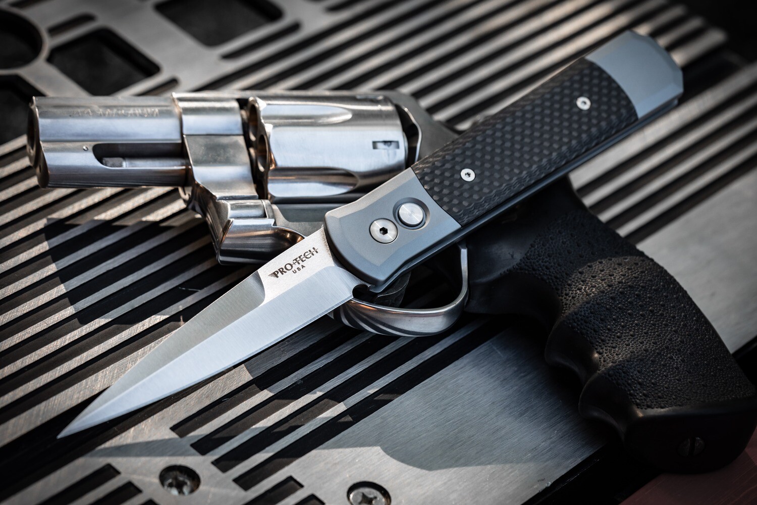 Pro-Tech Godfather 4" Automatic Knife / Carbon Fiber / Satin 154CM