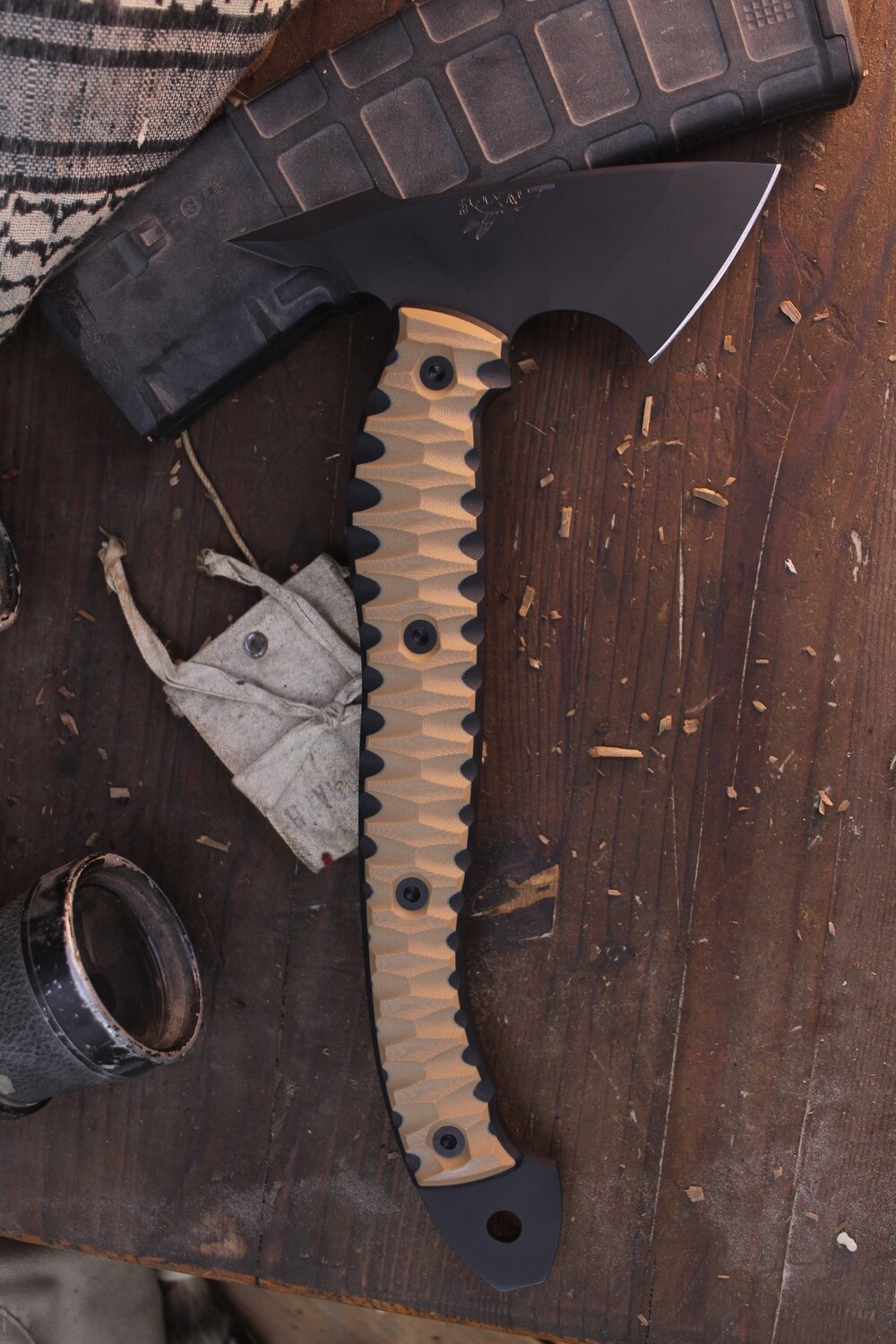 Half Face Blades Bleeding Heart Hawk / Coyote Tan & Black Layered G-10 ...