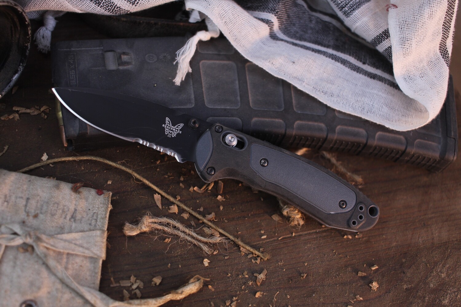 Copy of Benchmade Mini Boost 3.11" AXIS-Assist Knife / Black Serrated ...
