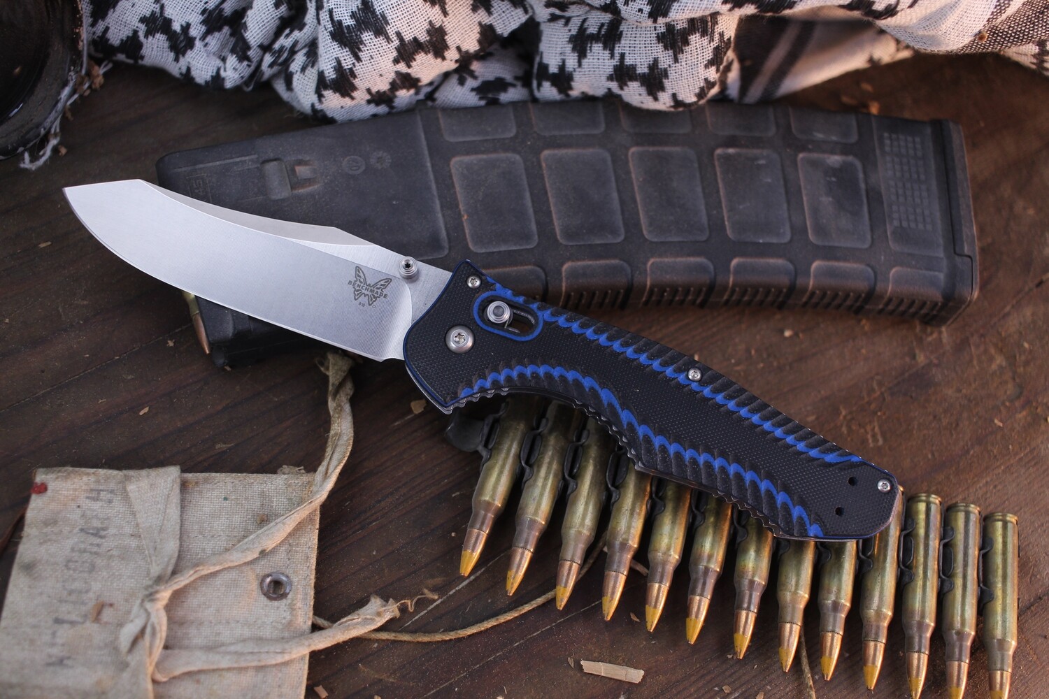 Benchmade Contego 3.98 AXIS Lock Knife / Black & Blue G10 / Satin ...