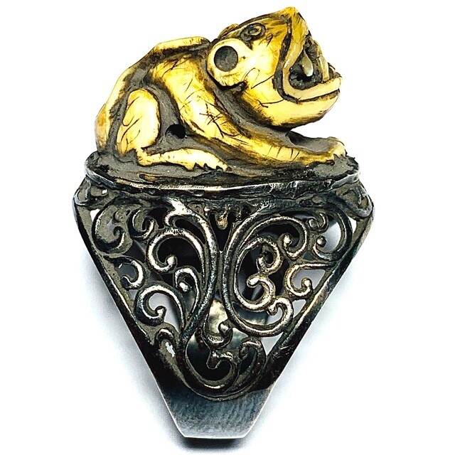 Hwaen Suea Gae Maha Amnaj Carved Tiger Tooth Amulet Luang Por Parn Wat ...