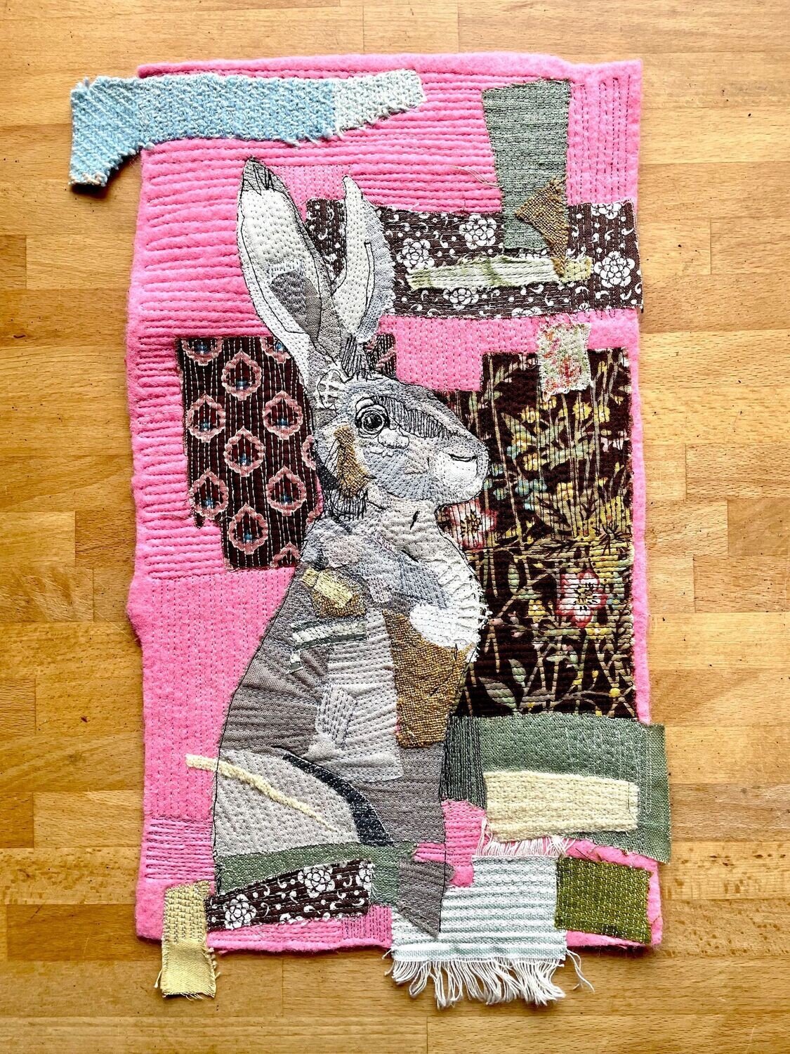 Original Freestyle Machine Embroidery: Sitting Patchwork Hare