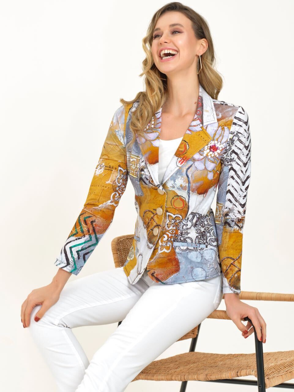Simply Art Dolcezza: The Good Enough Abstract Art Jacket - Wild Curves