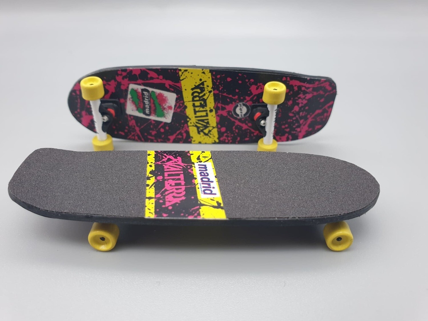 DeLorean 1:8 Scale Marty's Skateboard