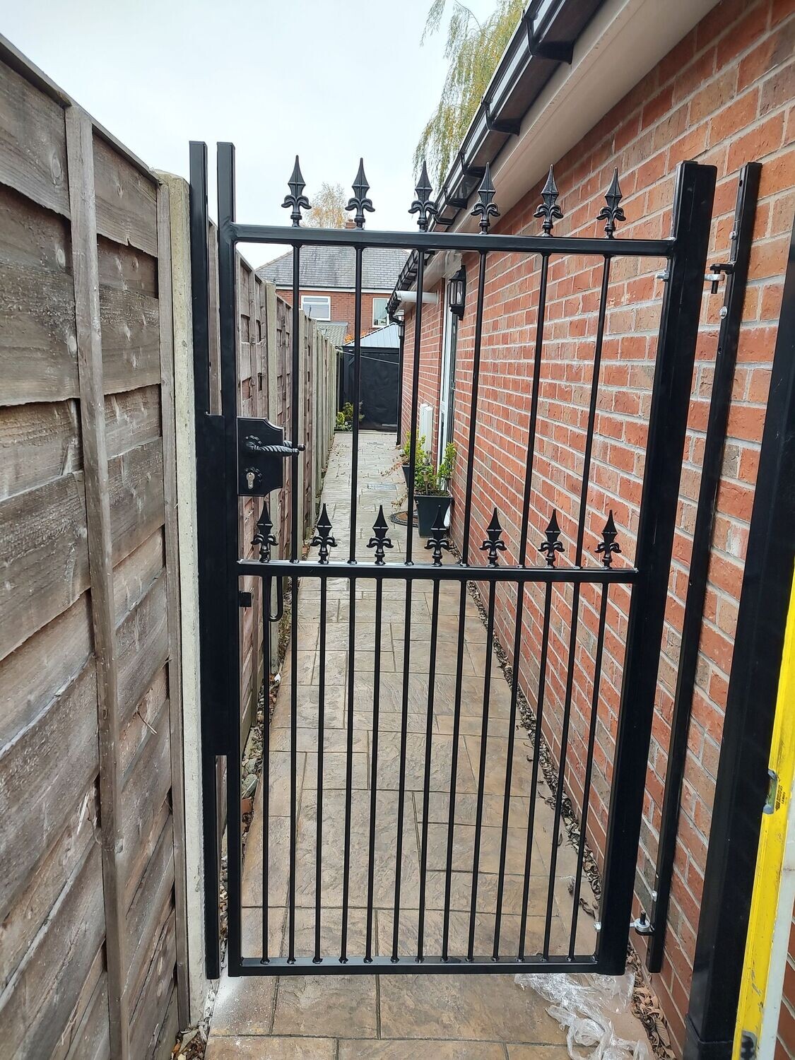 HKS333 SIDE GATE, PEDESTRIAN GATE, METAL GATE WITH LOCINOX KEY LOCK AND ...