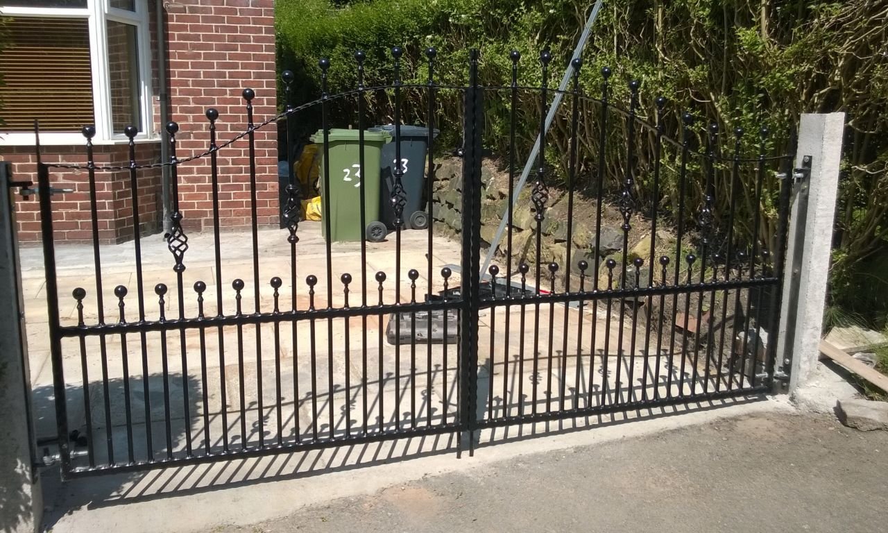 HKS071, DRIVE GATE, STEEL GATE, WROUGHT IRON METAL GATE, UK SELLER