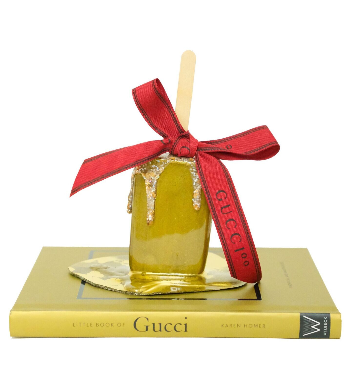 Betsy Enzensberger, Pantone 182c-5