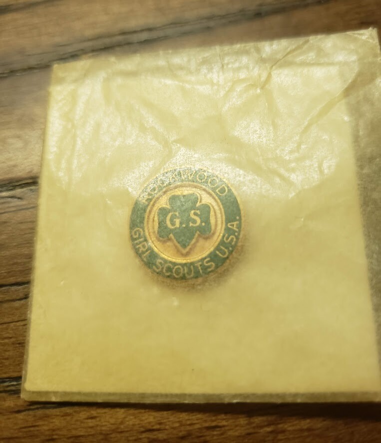 Rockwood National Camp Pin small version 2--.75 in diameter)