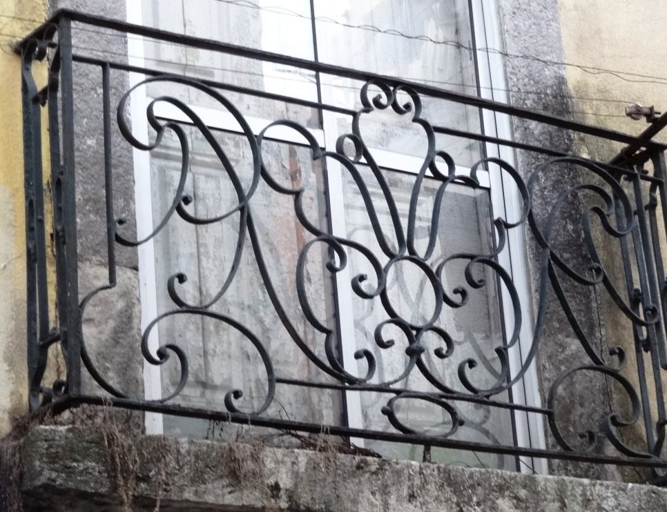 Achetez balcon ancien en fer forgé sur mesure