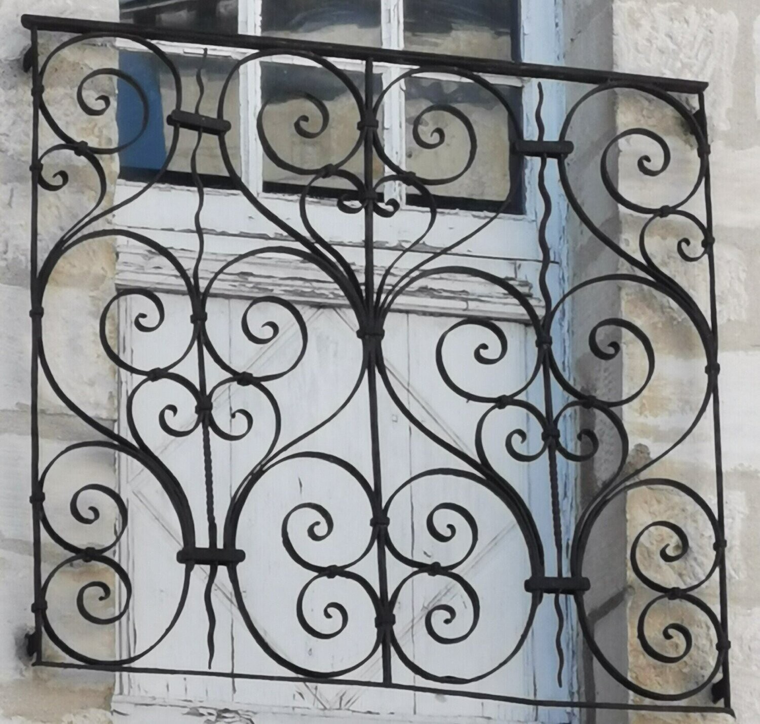 balcon ancien en fer forgé pour reproduction