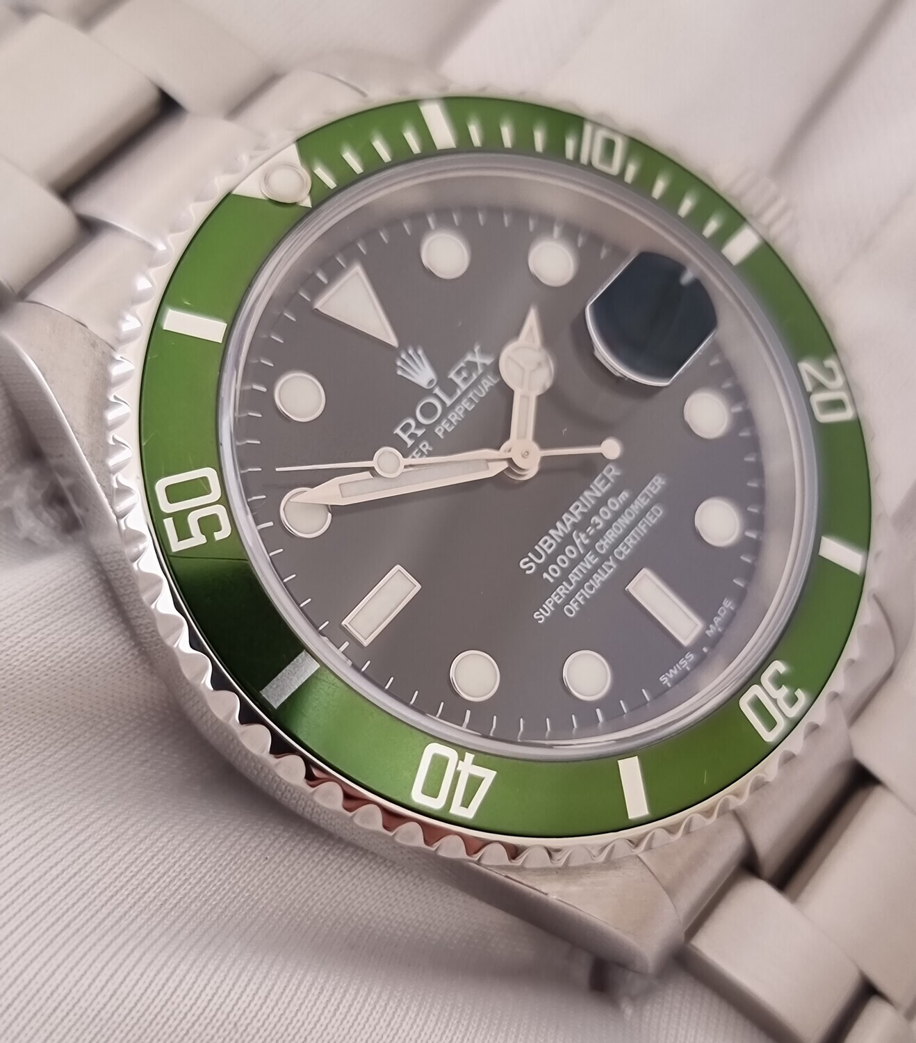 Rolex Submariner 16610LV Kermit 'Flat 4' - Full Set, Rare & Collectible