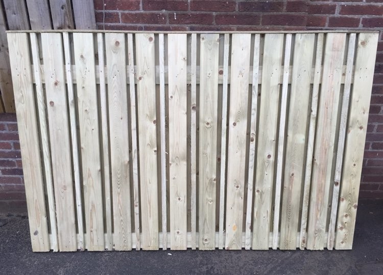 straight top pailing