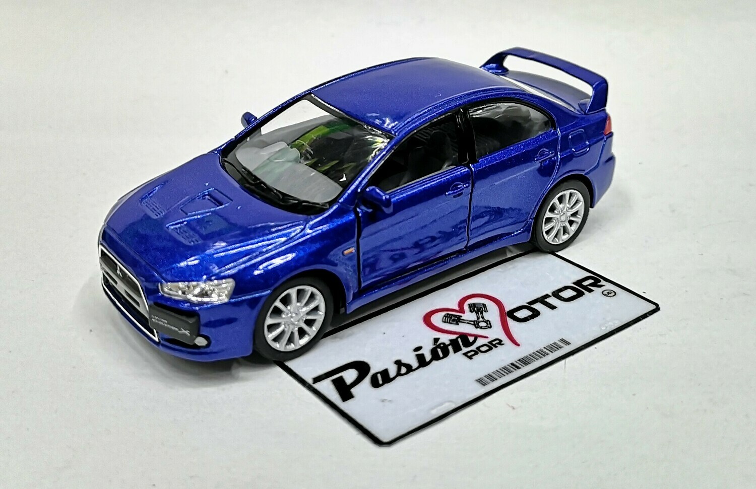 1:36 Mitsubishi Lancer Evolution X 2008 Azul Kinsmart En Display a ...