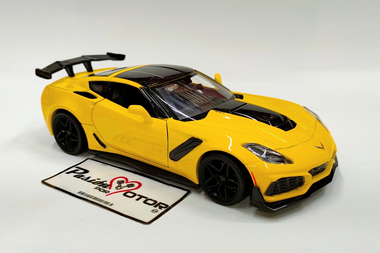 1:24 Chevrolet Corvette C7 ZR1 Coupe 2019 Amarillo MOTOR MAX Timeless ...