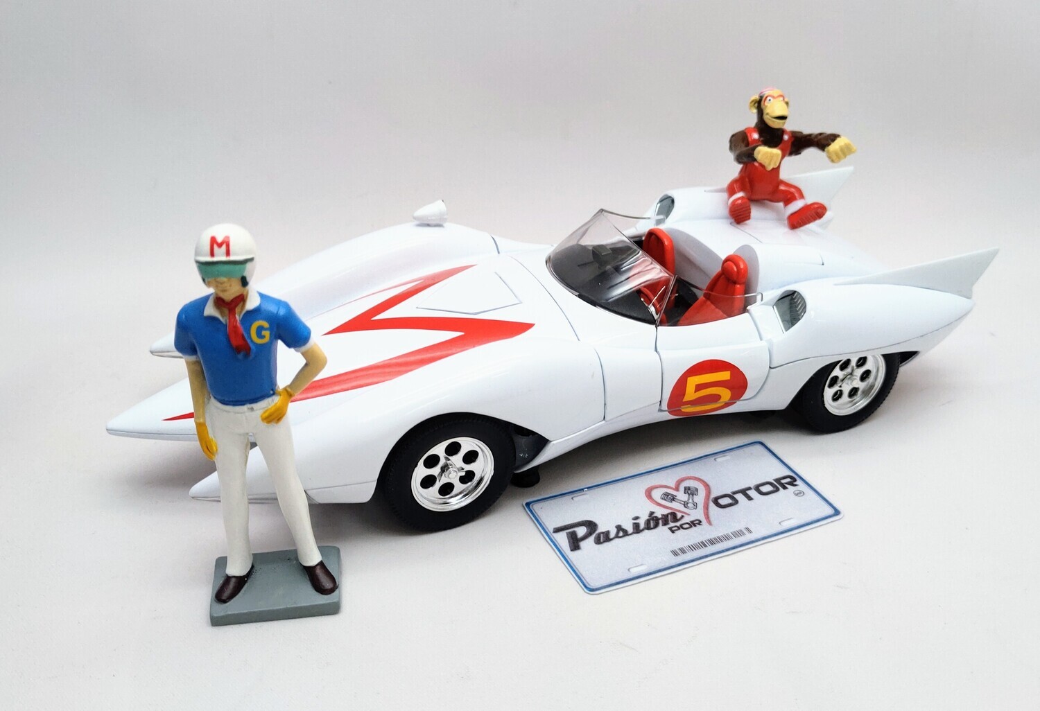 1:18 Mach 5 Speed Racer Meteoro Con Figuras AUTO WORLD Silver Screen