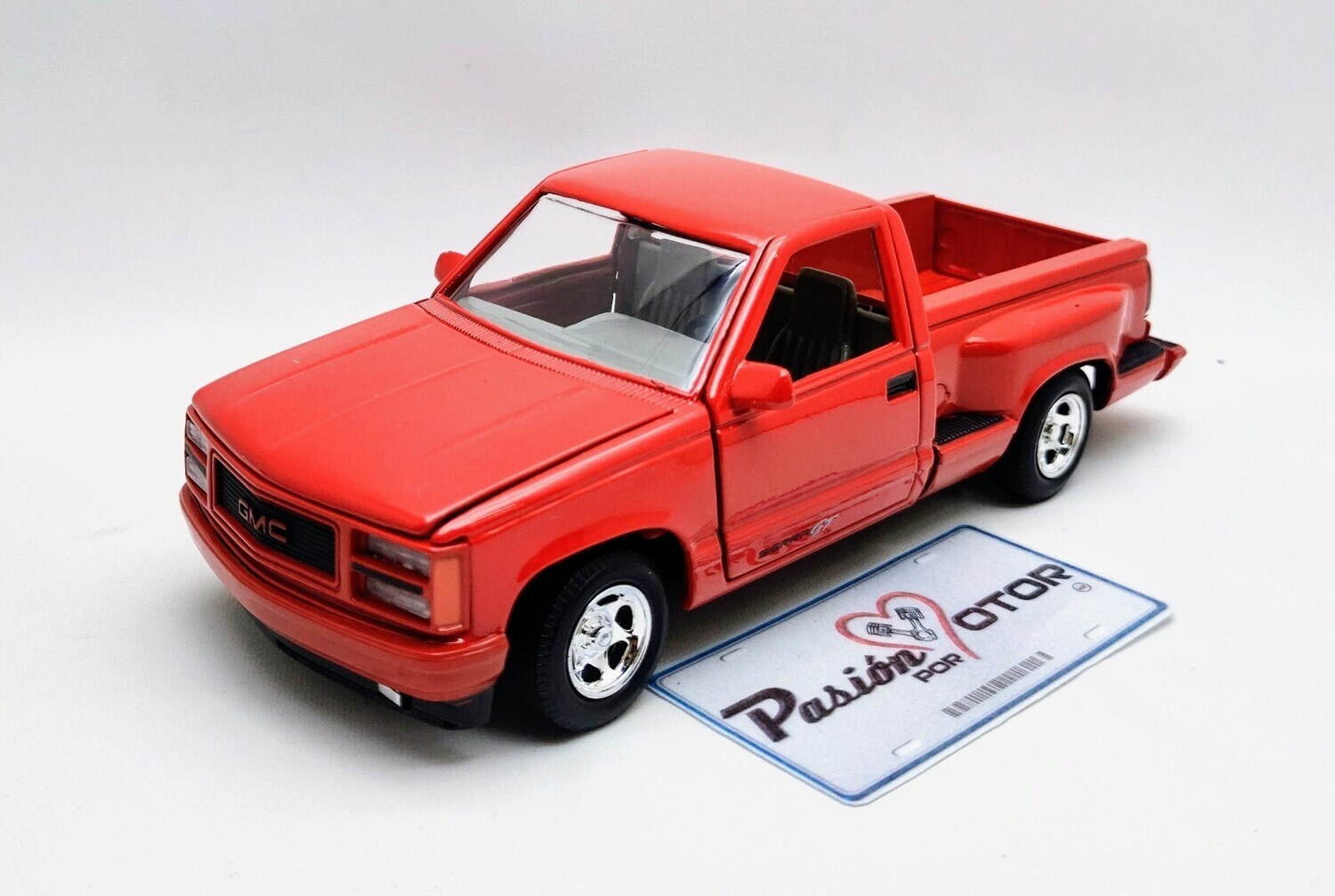 1:24 GMC Sierra GT Pick Up 1992 MOTOR MAX
