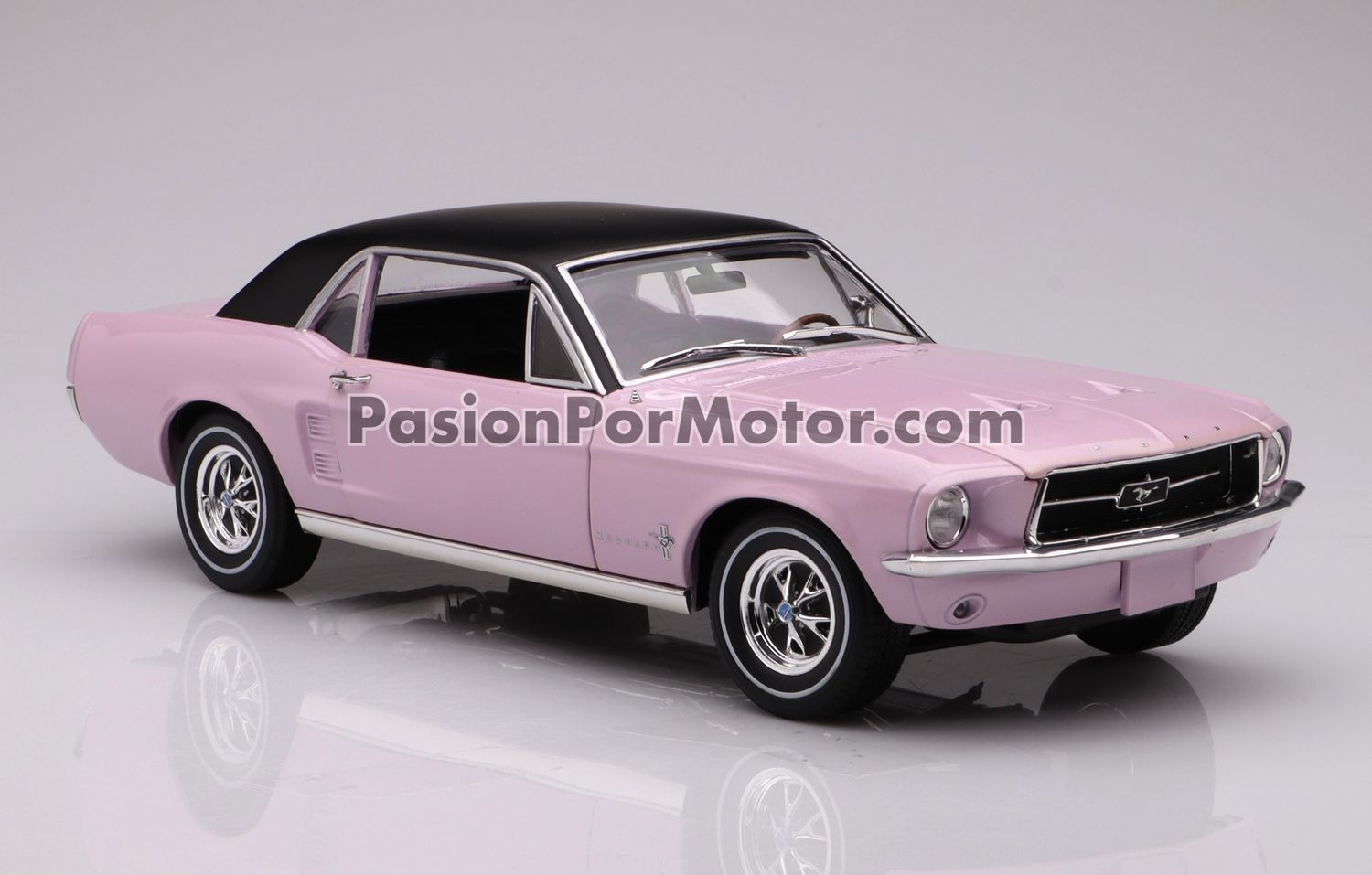 1:18 Ford Mustang Hard Top 1968 Rosa The She Country Mustang GREENLIGHT