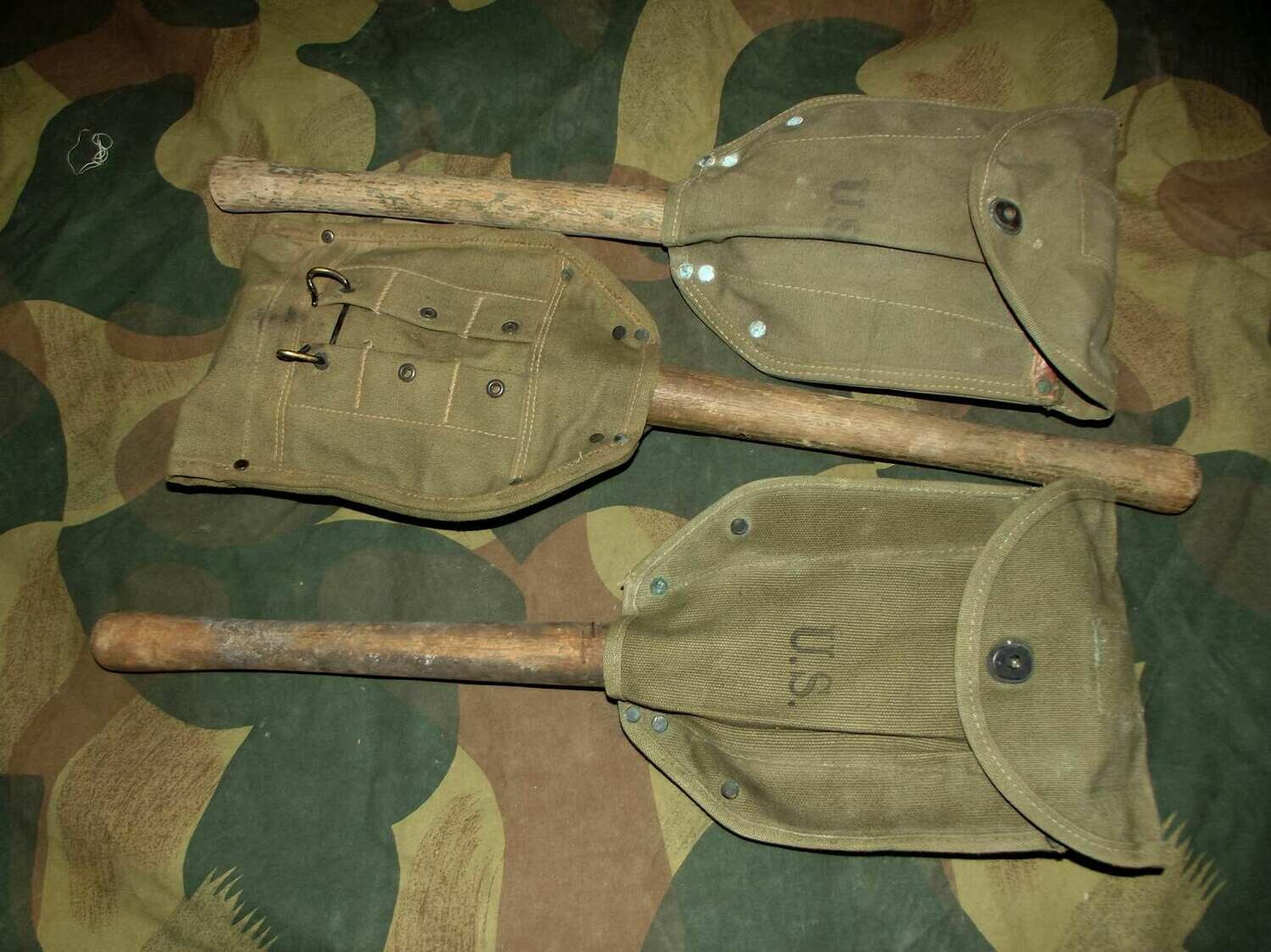 Pelle Pliante Militaire US M-43 occasion avec housse US daté 1944.