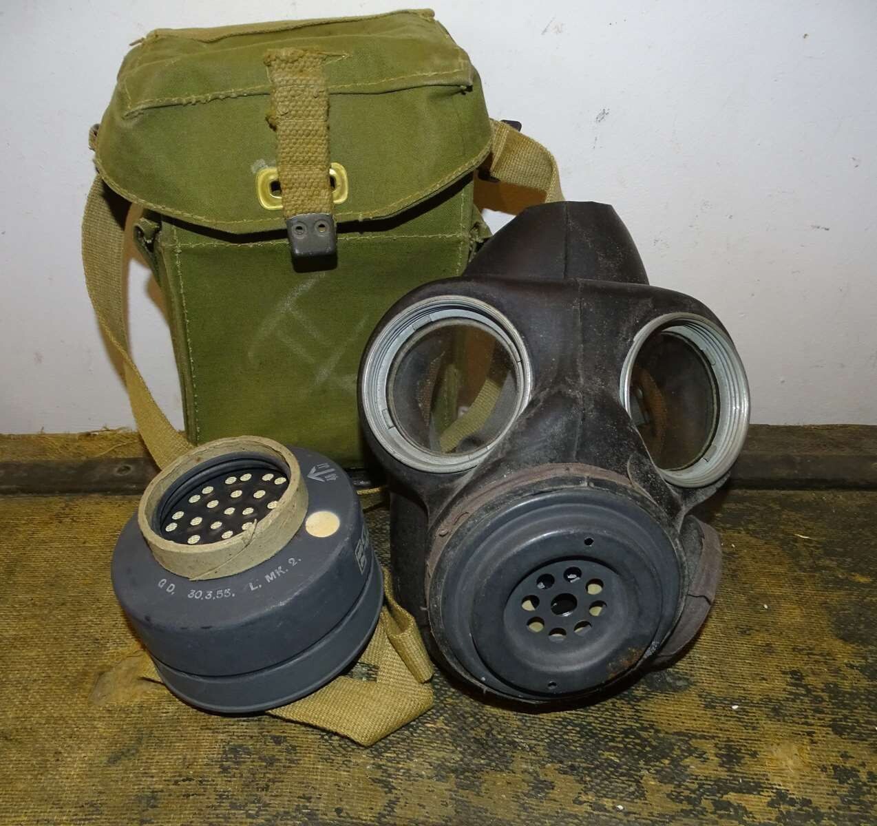 Masque à gaz Anglais de débarquement daté 1943 .(1)