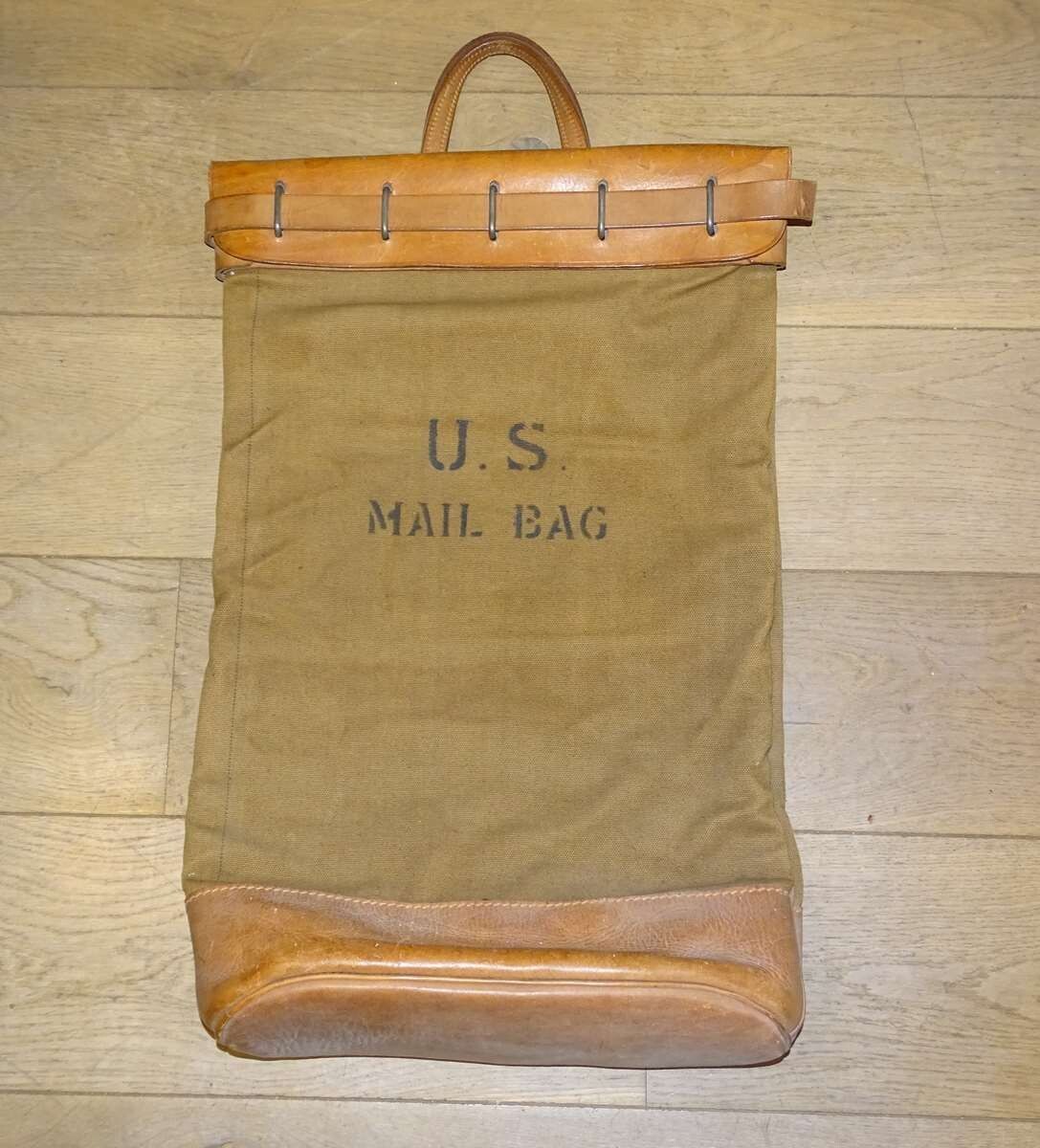Sac US MAIL , Vintage u armys 1944 stock Nos.