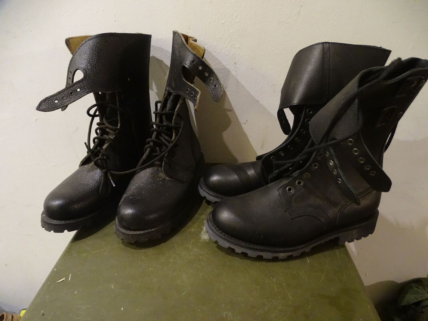 Rangers Française cuir noir BM65 année 2000's taille 42. Nos