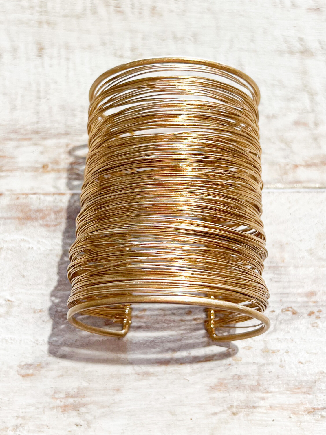 Brazalete hilos dorados ancho 8,5 cm