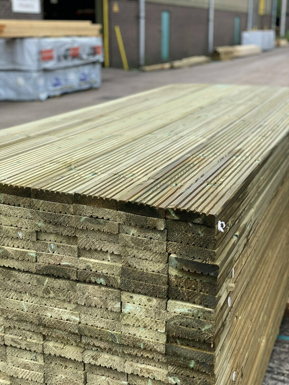 32 x 125 x 3.6 Metre Premium Profiled Softwood Decking Boards (Finish ...