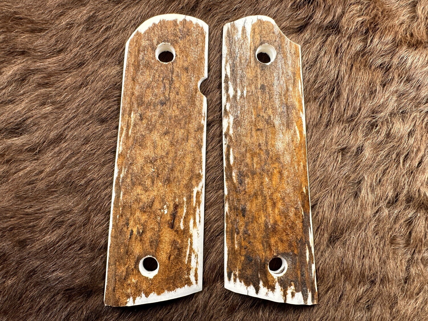 Magwell 1911 Stag Grips