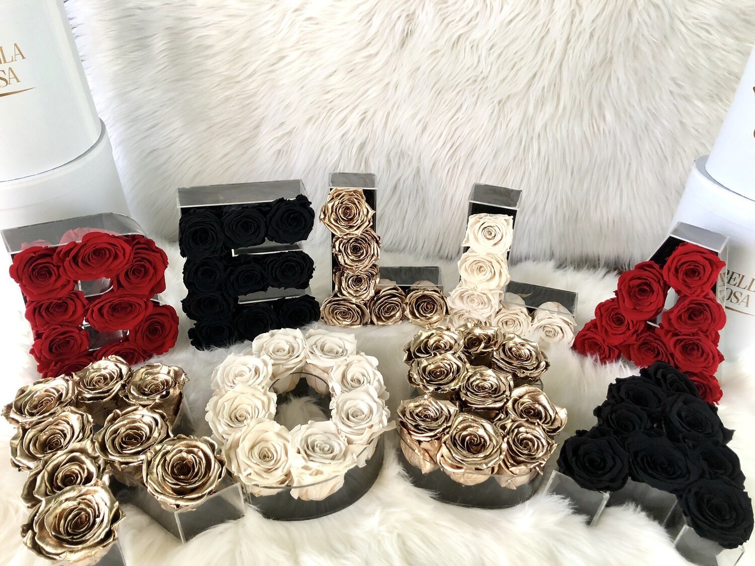 Cajas Premium en forma de letras con rosas preservadas