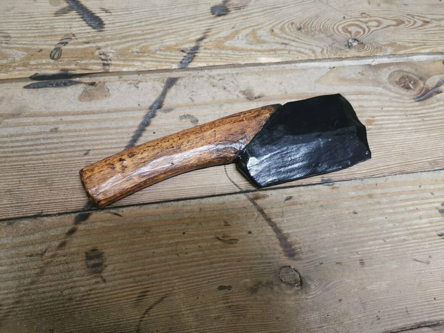 Hackbeil aus Obsidian