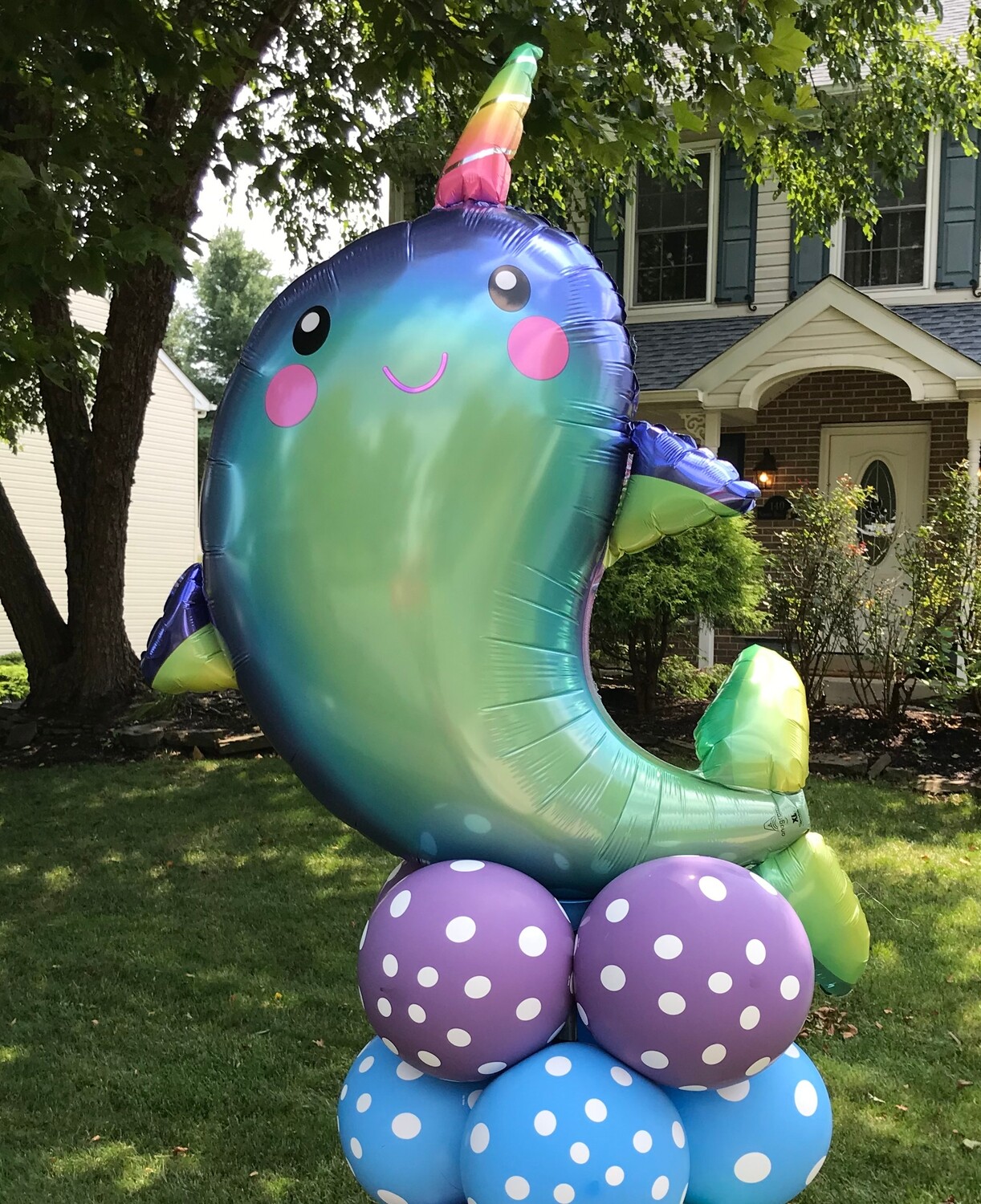 Low bubble birthday balloon centerpiece