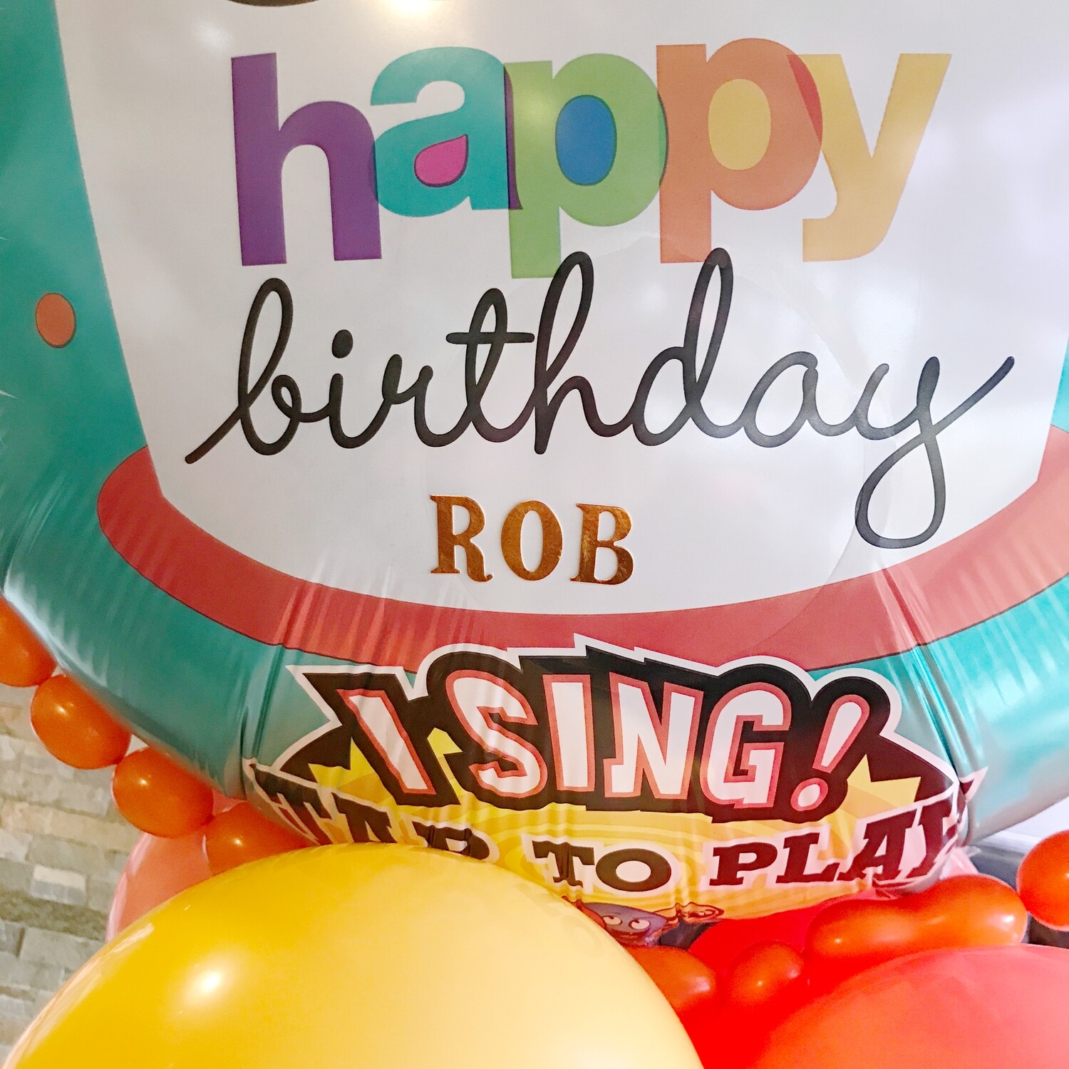 Giant singing balloon bouquet with curls, air filled