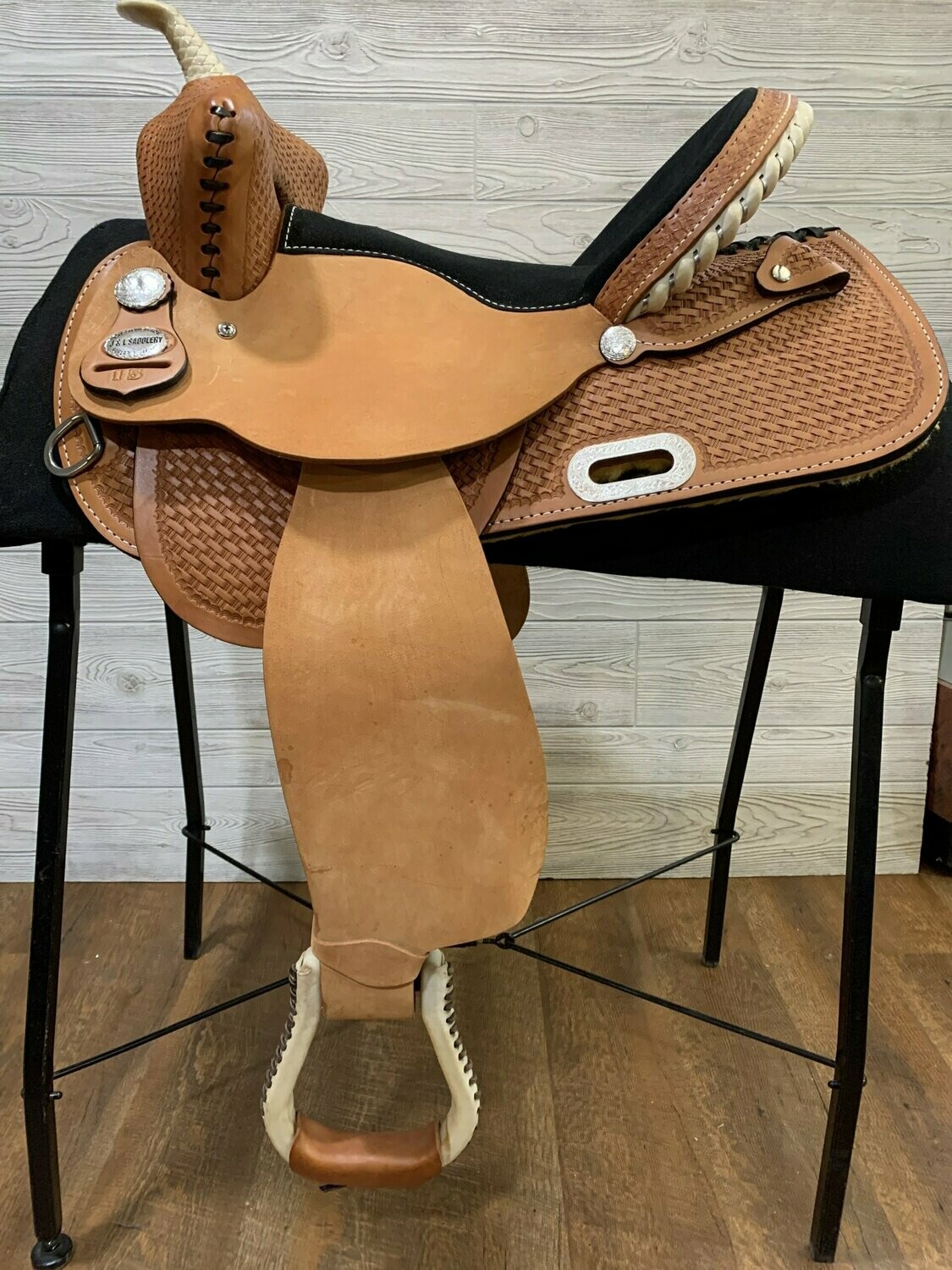 JL Tack Barrel Saddle (bear trap)