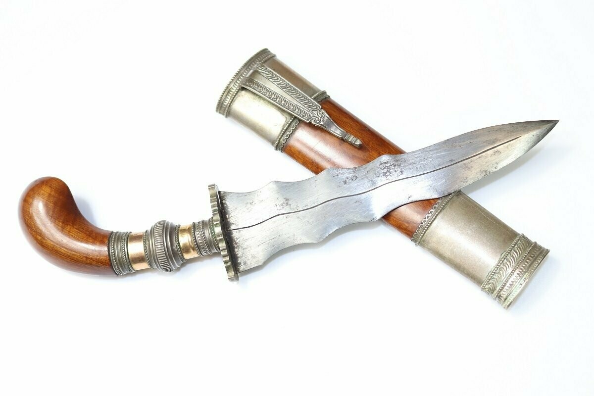 Vintage Philippino/Mindanao Gunong Dagger