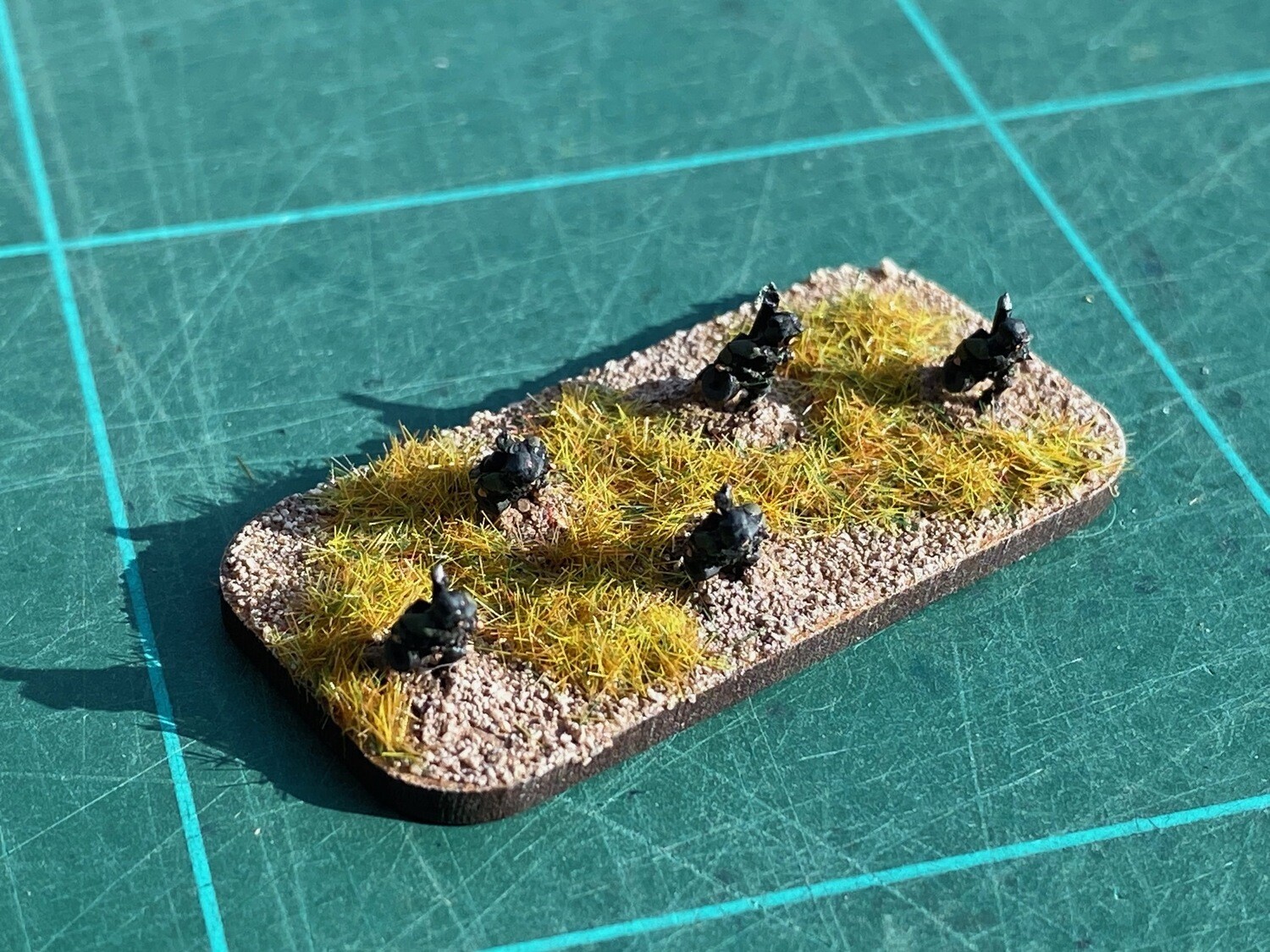 G402 German WW2 Early-Mid Infantry pioneer with A/T mine (5 figures)